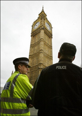 Anti-War Protesters Climb London's Big Ben : Indybay