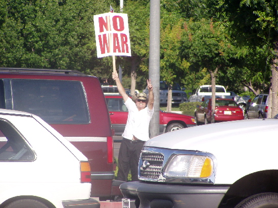 Pictures of the Peace Fresno rally : Indybay
