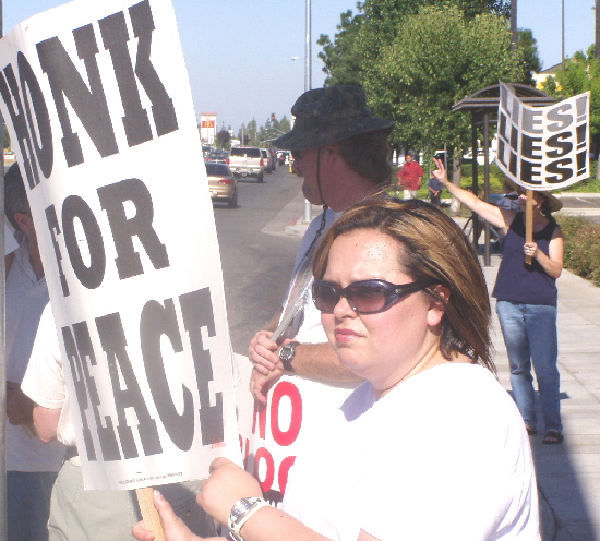 Pictures of the Peace Fresno rally : Indybay