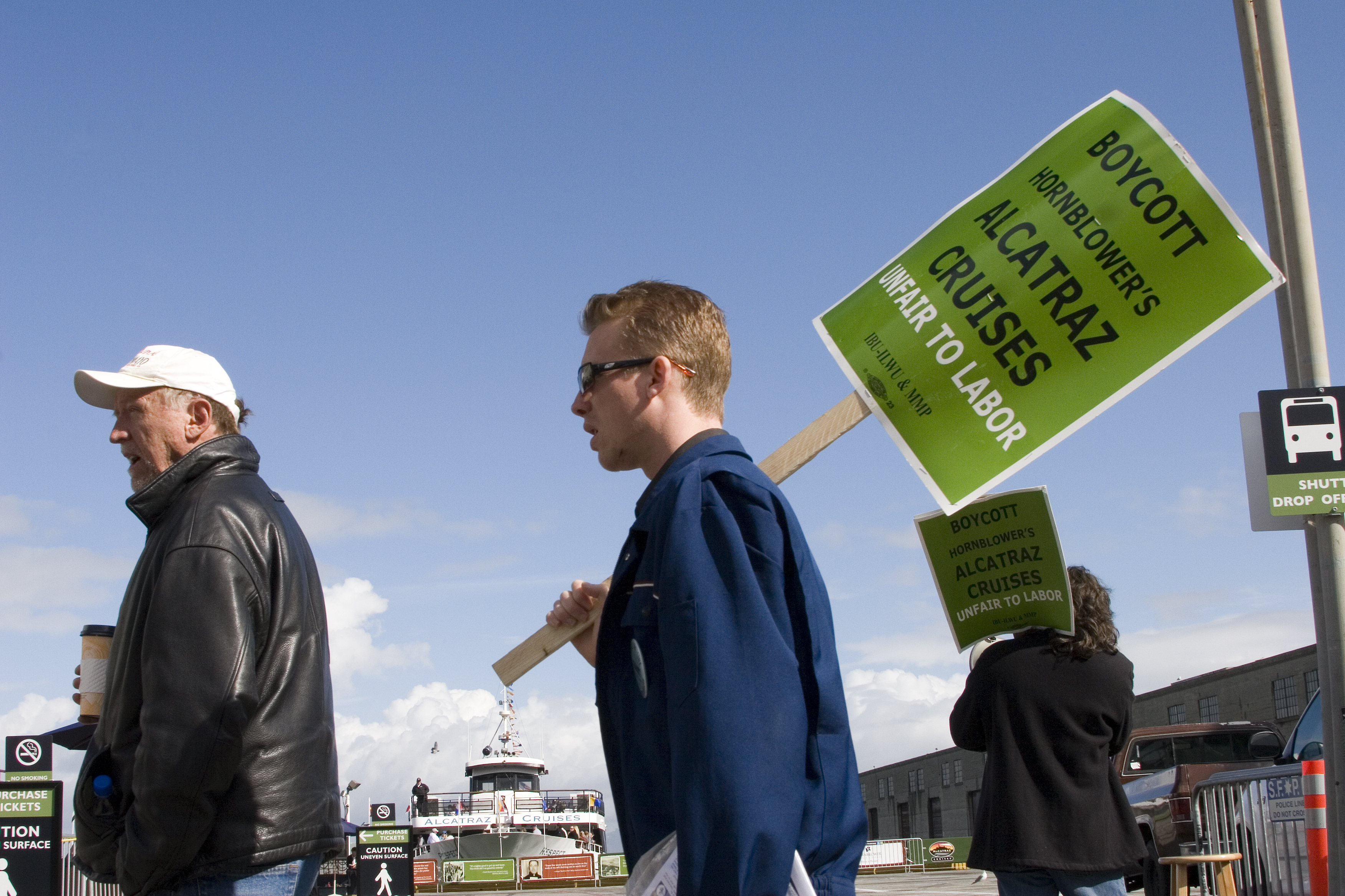 Tim Fogarty's photos of Alcatraz Cruises Picket : Indybay