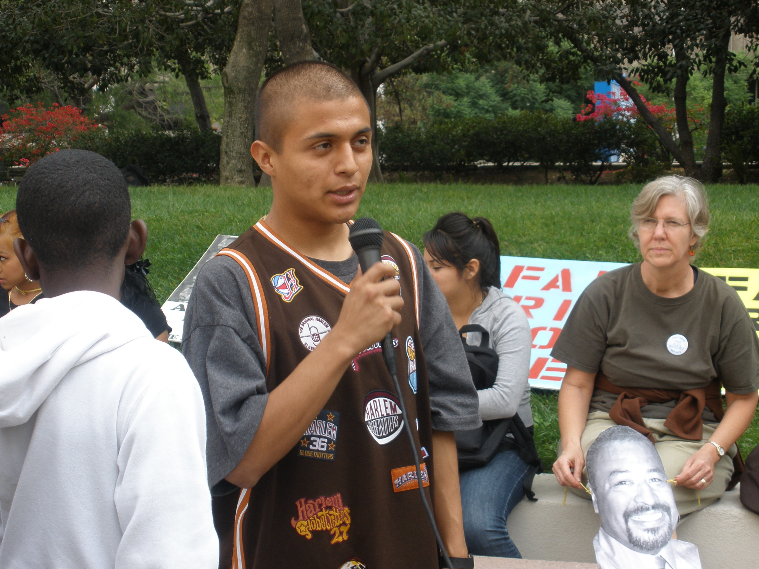 More pictures of Alex Sanchez Support rally on Monday 10/19 : Indybay