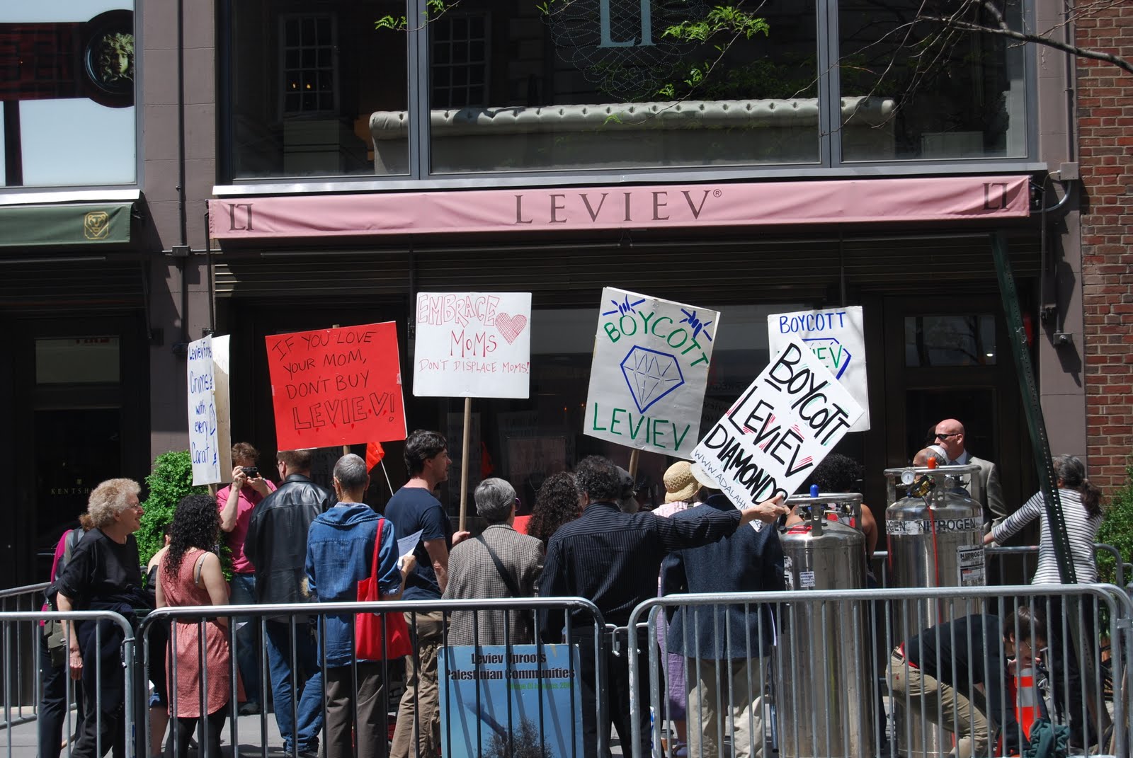 New Yorkers Protest Settlement-Builder Leviev, Call for Mother’s Day ...