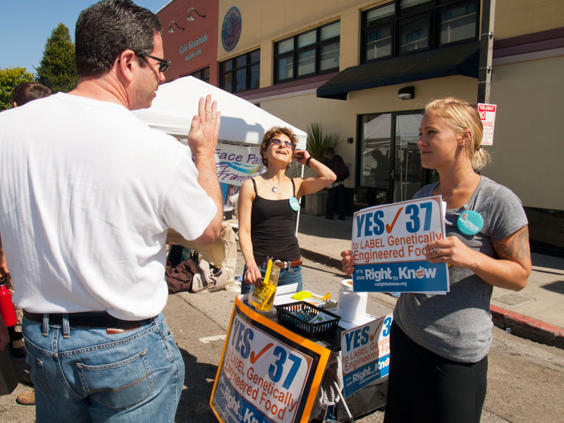 Outreach for Yes on Prop 37 to Label GMOs at Wellness Fair in Santa ...