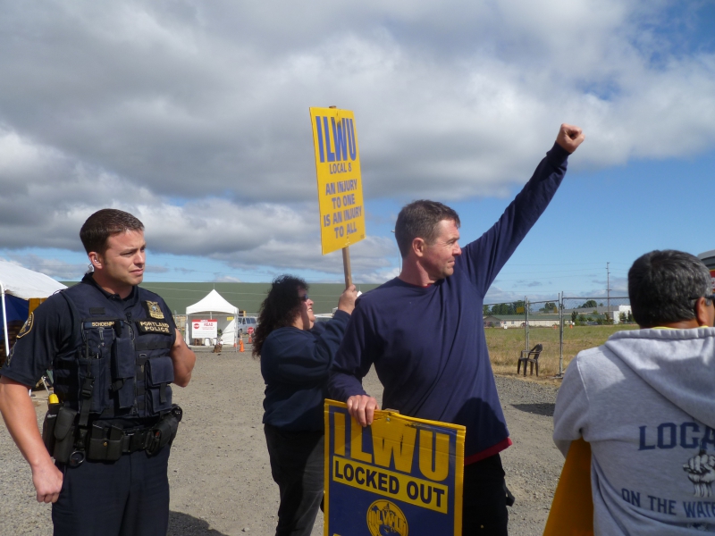 ILWU Local 8 Picket Scabs At Columbia Grain On June 1, 2013 : Indybay