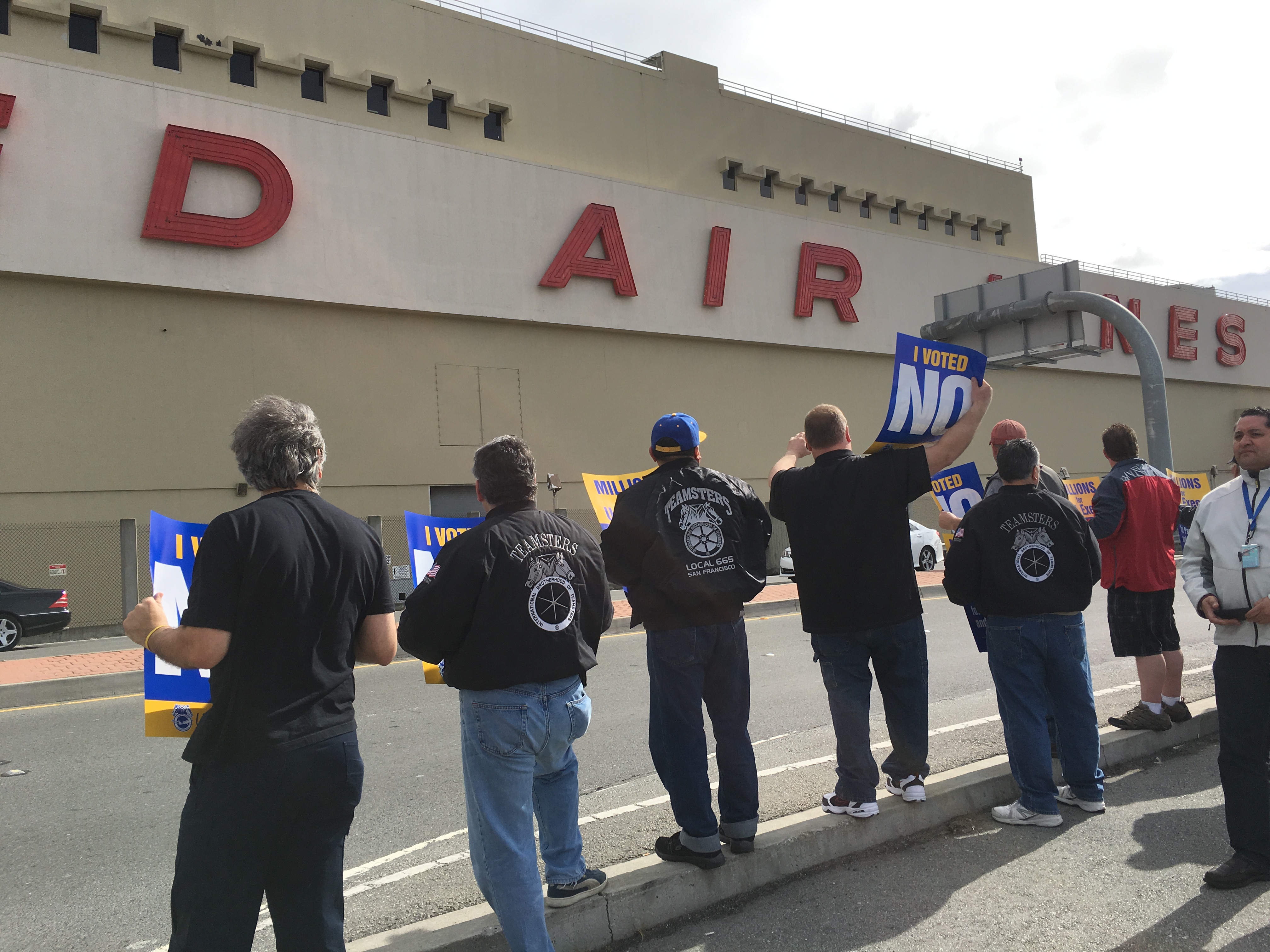 No Contract No Peace IBT UAL SFO Mechanics Clock Out & Picket At UAL ...