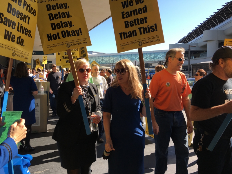 UAL CWA-AFA & IBT In Joint Picket At SFO- Part Of National Action For A ...